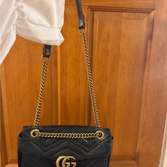 Gucci | Bags | Designer Inspiredd Black And Gold Chain Shoulder Bag ...